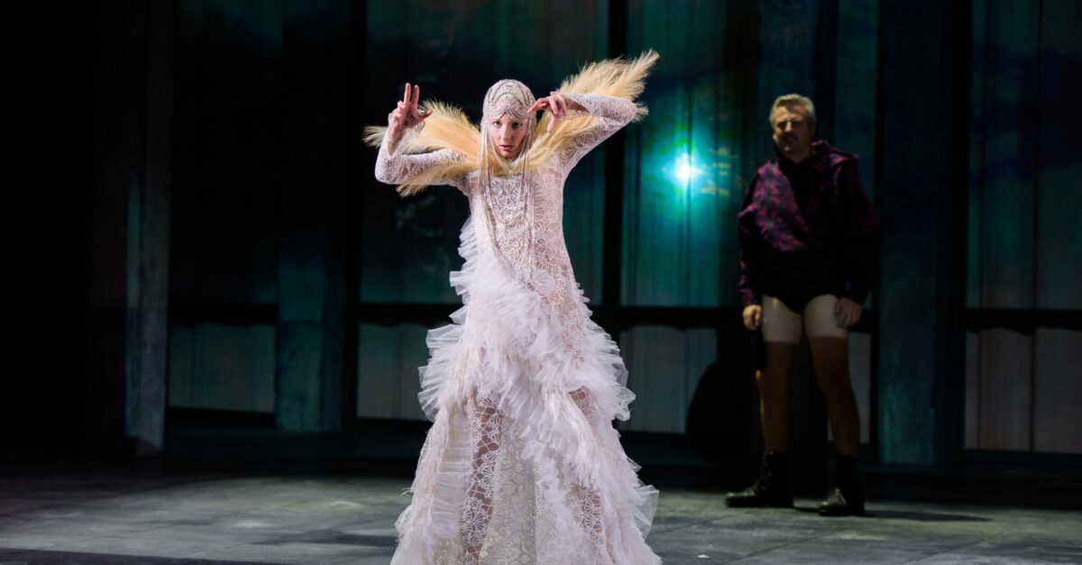 Opern-Kritik: Deutsches Nationaltheater Weimar – Der goldene Hahn