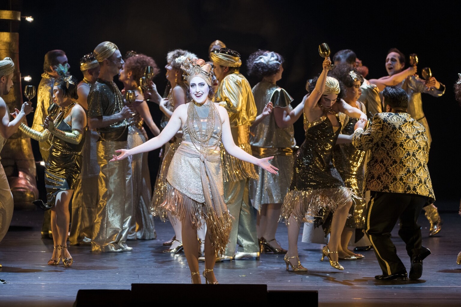 Operetten-Kritik: Staatsoperette Dresden – Die Bajadere